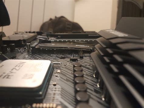 SSd Nvme penché dans la carte mère Résolu