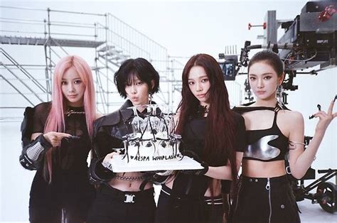 광야부터 다중우주까지···데뷔 4년 만에 ‘커리어 하이 찍은 에스파