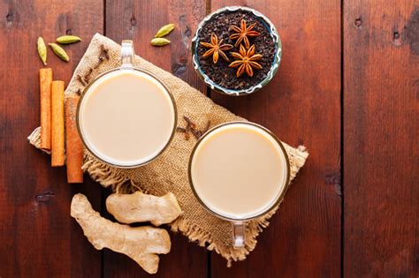 마살라 차이 차 에 삼베 전통 인도 음료 나무 배경에 향신료와 마살라 차 공간을 복사합니다 위쪽 보기 차이 티에 대한 스톡 사진 및 기타 이미지 Istock