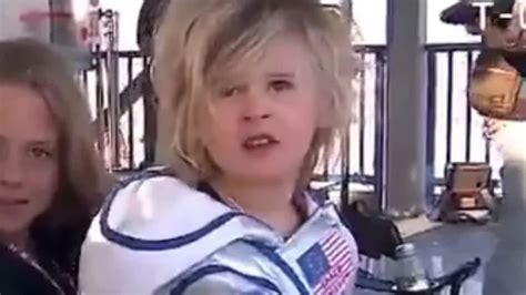 Katy Perrys Daughter Daisy 4 Seen For First Time As She Watches Mom