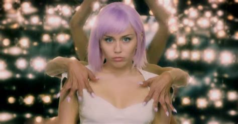 Miley Cyrus Reveals How Shes Been Practicing Safe Sex During Covid 19