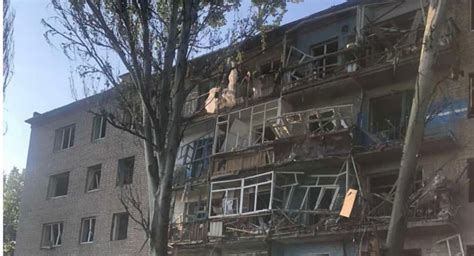 У Бахмуті росіяни влучили в багатоповерхівку під завалами можуть бути люди