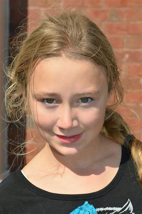 Sch Nes Junges M Dchen Stockbild Bild Von Jugend Jung