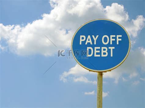 路标还清债务和蓝天。高清摄影大图 千库网 路标还清债务和蓝天。高清摄影大图 千库网