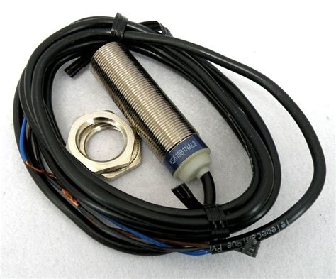 Xs4p08pa340 New Inductive Proximity Sensor Xs Three Wire Dc Proximity