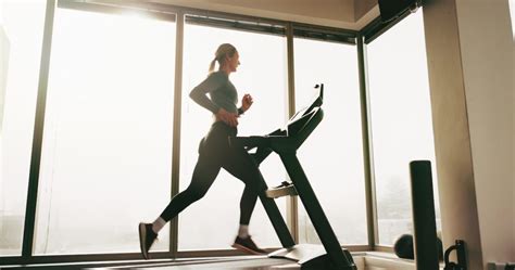 Snowed In And Stuck On The Treadmill Try These Dynamic Workouts Keep Going Run