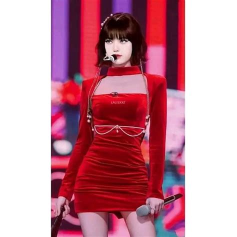 15 Blackpink Lisas Standout Style Moments Fashonation