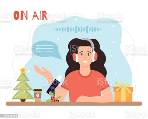 크리스마스 분위기 팟캐스트 개념입니다 청중과 이야기하는 여자 언론인에 대한 스톡 벡터 아트 및 기타 이미지 언론인 크리스마스 Dj Istock