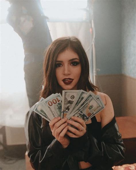Chrissy Costanza Scrolller