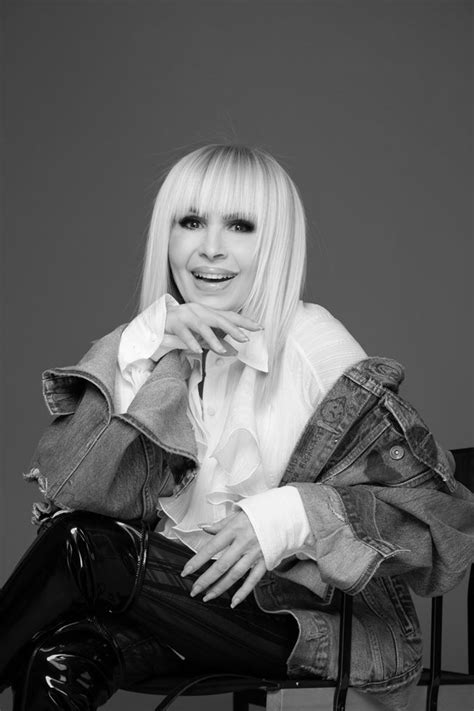 Лили Иванова издава в книга своя личен дневник Хай Клуб