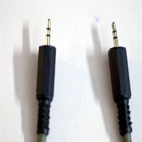 Mini Stereo Pins Media Mart