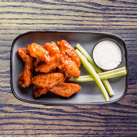 10 WINGS - WINGERS Restaurant and Bar