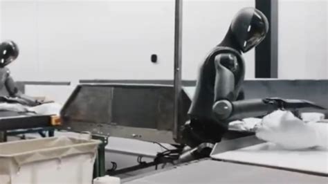 Video Shows A Humanoid Robot Sorting Packages And It Will