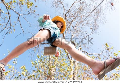 imágenes de Stepping over camera Imágenes fotos y vectores de stock Shutterstock