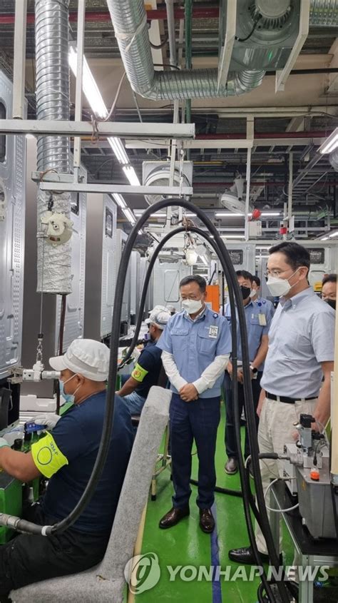 멕시코 케레타로 가전공장 현장 점검하는 이재용 부회장 연합뉴스