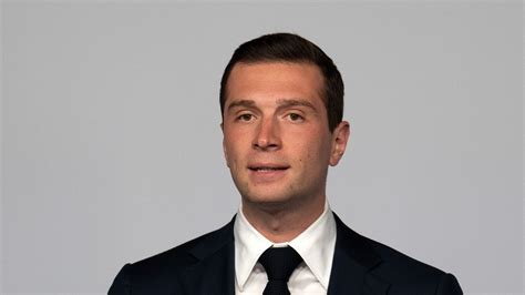 Лидерът на френския Национален сбор призова за протест срещу забраната Марин льо Пен да се