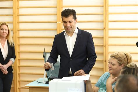 Кирил Петков Ясната коалиция е с българския народ От деня БНР Новини