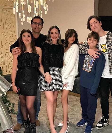 El cantante tuvo tres hijos con Charito y adoptó además a un hijo que