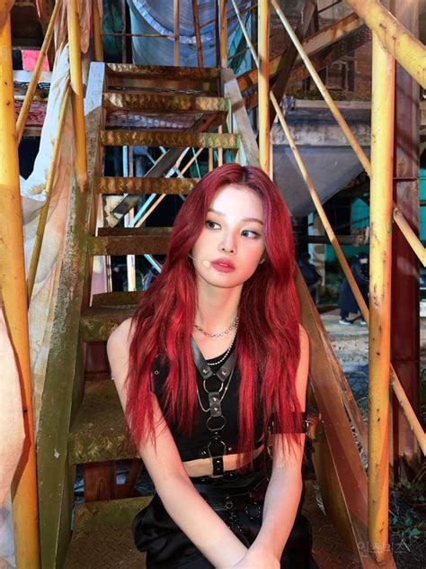 퀸덤 퍼즐 빨간 머리 걔 근황 셀카  인스티즈instiz 이슈 카테고리