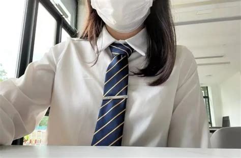 사진으로 보는 지구촌 [여기는 중국] 악명높은 근무에…건축가 그만두고 경비원하는 20대 여성의 사연 Zum 뉴스