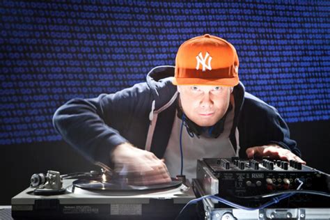 Beat a Maxx - Unique Audiovisual DJ | Scarlett Entertainment UK