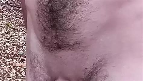 Περπατώντας με το παντελόνι μου στο δάσος μετά βγάζοντας το παντελόνι μου και να περπατάω