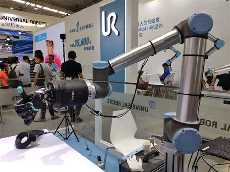 Universal Robots представя Ur приложения които значително улесняват внедряването на коботи