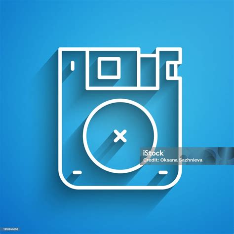 파란색 배경에서 격리된 컴퓨터 데이터 저장 아이콘용 화이트 라인 플로피 디스크입니다 디스켓 기호입니다 긴 그림자 벡터 고풍스런에 대한 스톡 벡터 아트 및 기타 이미지