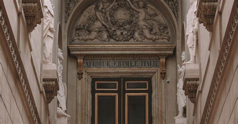 Idf 건물 건축 계단 관광 구호 조각 대칭의 돌 디자인 디테일 랜드마크 문 문화 문화 유산 문화적 박물관 베르사유 궁전 복도 복잡한