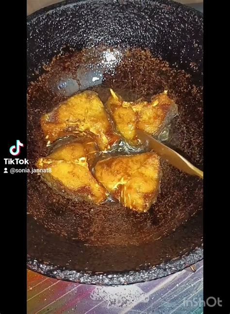 গরম গরম মাছ বাজি 😋সাথে যদি পেঁয়াজ 🧅🌶️মরিচ বাজা হয় খেতে না দারুণ 😋😋😋 Youtube