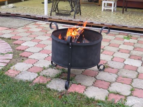 Кострище для дачи: какую форму и материал выбрать