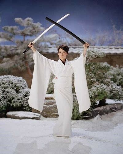 Lucy Liu Holds Swords Aloft As O Ren Ishii 2003 Kill Bill 8x10 Inch