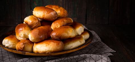 Пиріжки з яблуками на кислому молоці в духовці — Шуба