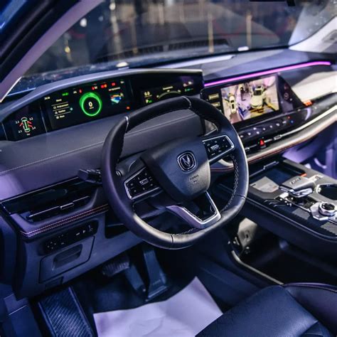 Звезды российского театра в Алматы Треугольник фигура хорошо изученная но когда речь