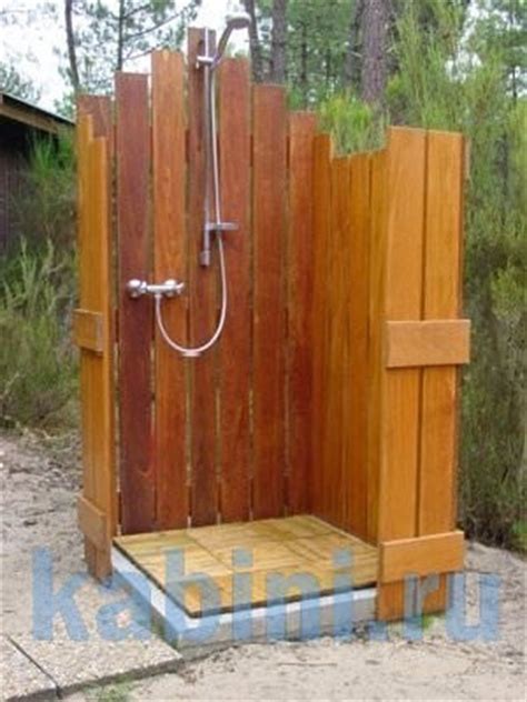 Уличные душевые кабины для дачи из дерева, пластика и других материалов