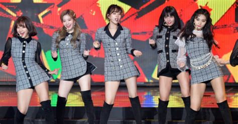 [포토] 트와이스 각선미 뽐내며