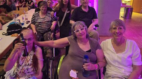 Amüsante Travestieshow Von Trude Trash Und Gästen