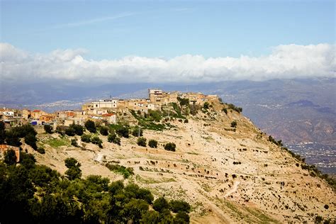 Azrou Nomads Travel Guide