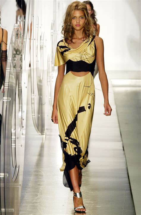 This Is What Fashion Week Looked Like 20 Years Ago— All The Highlights
