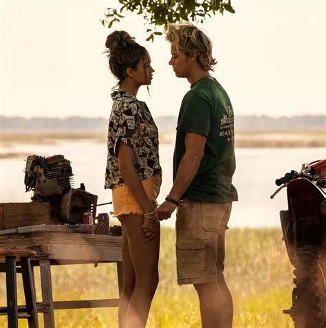 Outer Banks Season 3 Jj And Kiara Share A Kiss Start Dating Us Weekly