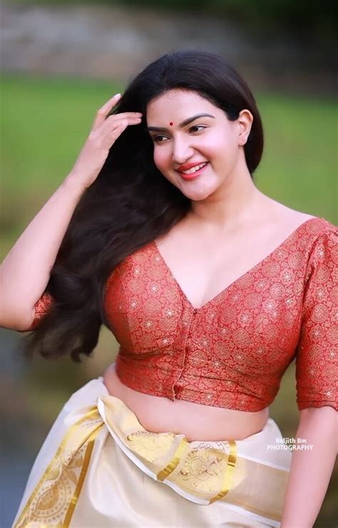 Photos ரசிகர்களை அலறவிடும் ஹனி ரோஸ் இணையத்தை கலக்கும் லேட்டஸ்ட்