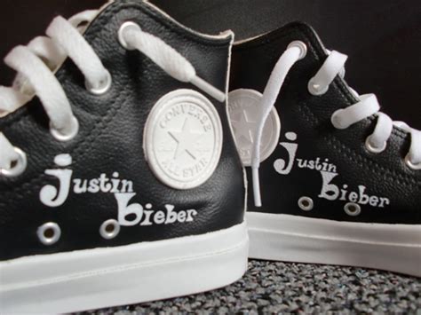 Lucy Pinder Pose Justin Bieber Sneakers