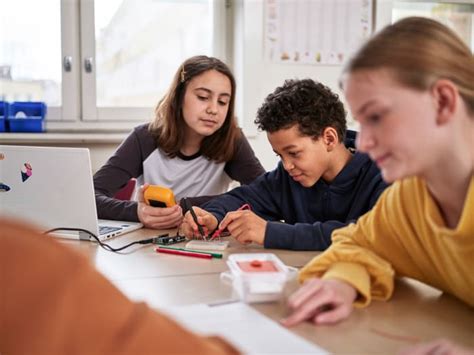 Akx00023 Arduino Arduino Education Starter Kit Akx00023 250 8675 Rs