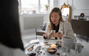 Гороскоп на сьогодні за картами Таро обіцяє щасливий квиток 4 знакам Зодіаку РБК Україна