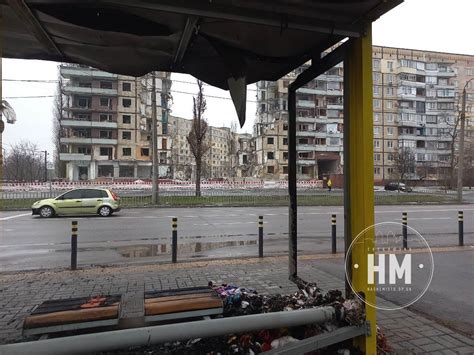 Навпроти 9 поверхівки куди влучила ракета у Дніпрі спалили народний