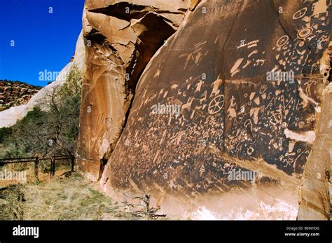 Usa Utah Newspaper Rock Recreation Site Newspaper Rock Is A
