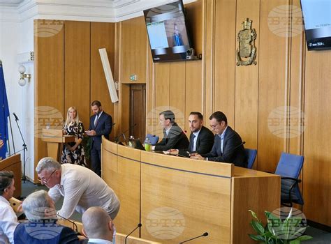 Столичният общински съвет прие декларация за премахване или преместване на три центъра в София