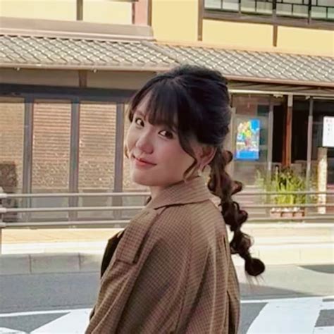 青霞 Qingxiaw • Threads Say More 青霞 Qingxiaw • Threads Say More