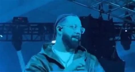 Drake Stops Show To Deal With Woman Who Wants To Have Sex With Him Hip Hop Lately