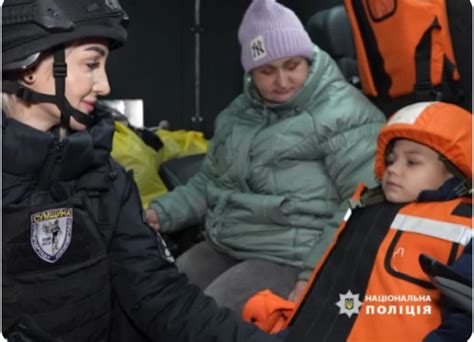 Білі янголи евакуювали родину з дітьми з Краснопілля відео Читайте на Ukr Net